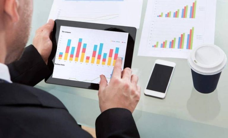 Oracle FAH : CFO's consolidated financial dashboard - Clover Infotech